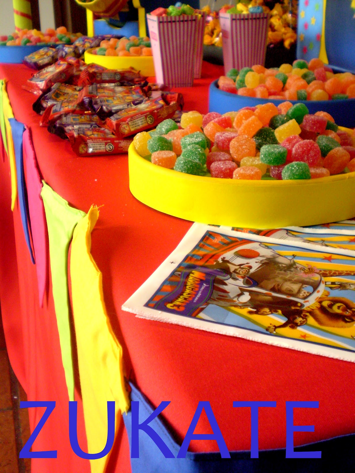 CANDY BAR CIRCO -MADAGASCAR 3 | ZUKATE