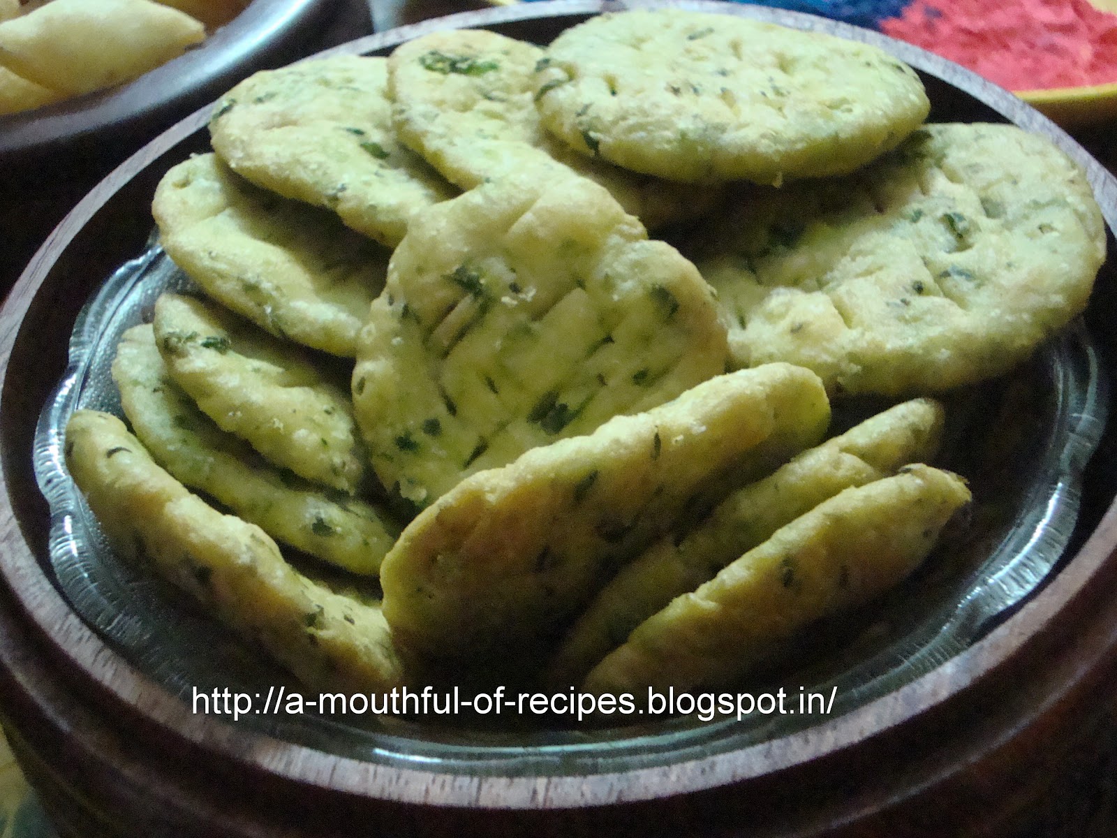 A Mouthful Of Recipes: Crispy Methi ki Mathari : Holi Special