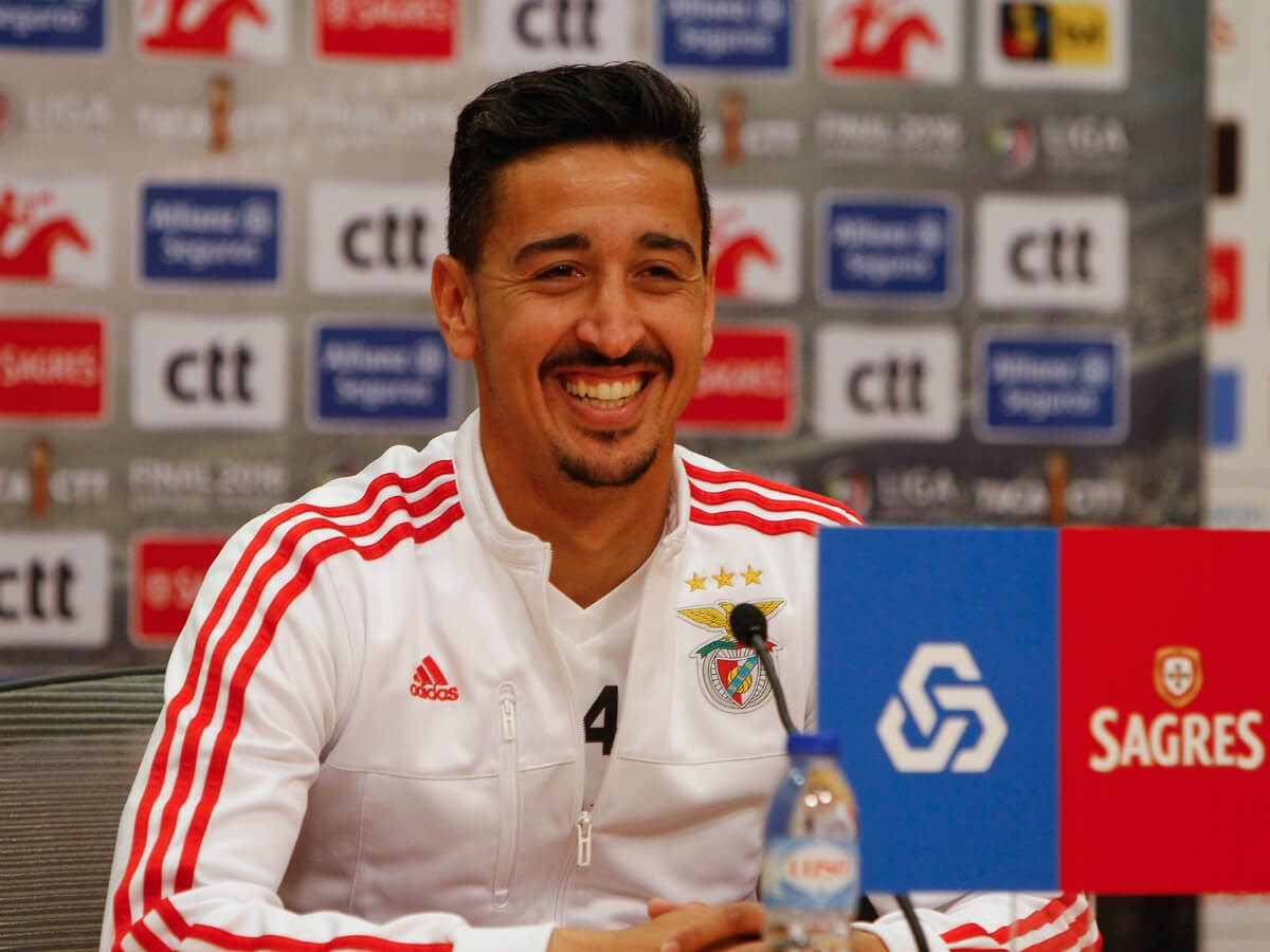 Classify Portuguese footballer André Almeida - Italic Roots