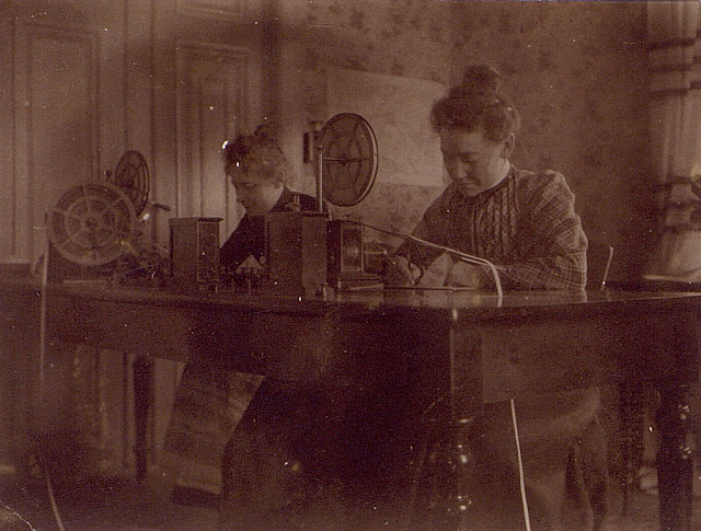 18 Rare Vintage Photographs of Swedish Telephone Operators at the Turn ...
