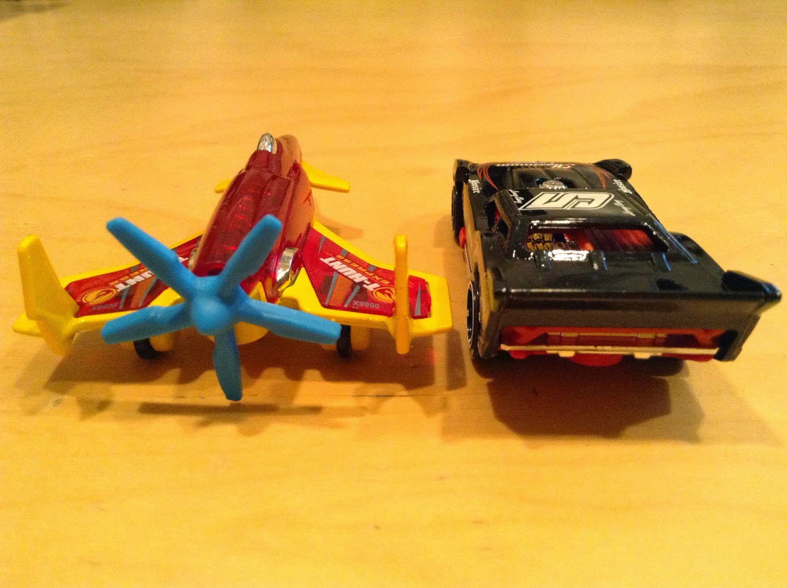 JULIAN'S HOT WHEELS BLOG: Poison Arrow (T-Hunt) & Maximum Leeway (T-Hunt)
