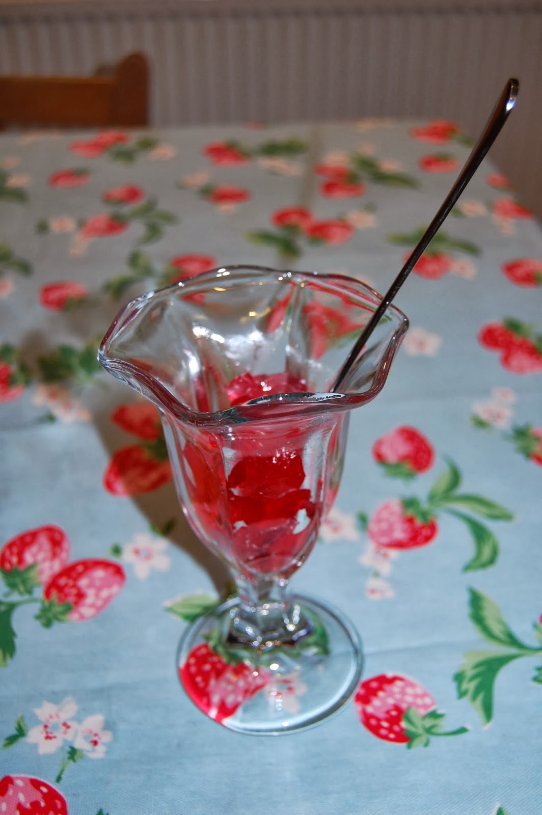 just saying ...: Wibble wobble jelly on a plate