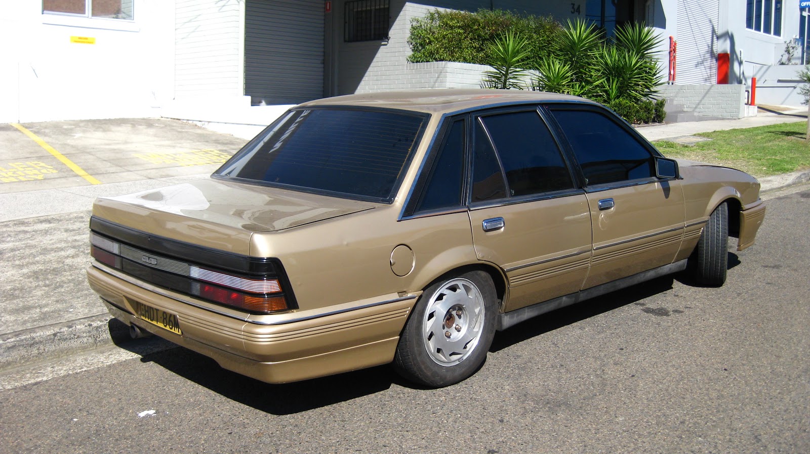 Aussie Old Parked Cars: 1986 Holden VL Calais Sedan