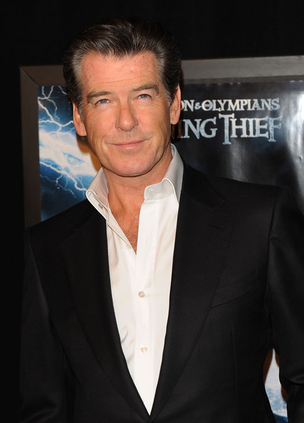 Pierce Brosnan Fanáticos : PIERCE EN EL ESTRENO DE PERCY JACKSON (Vogue)