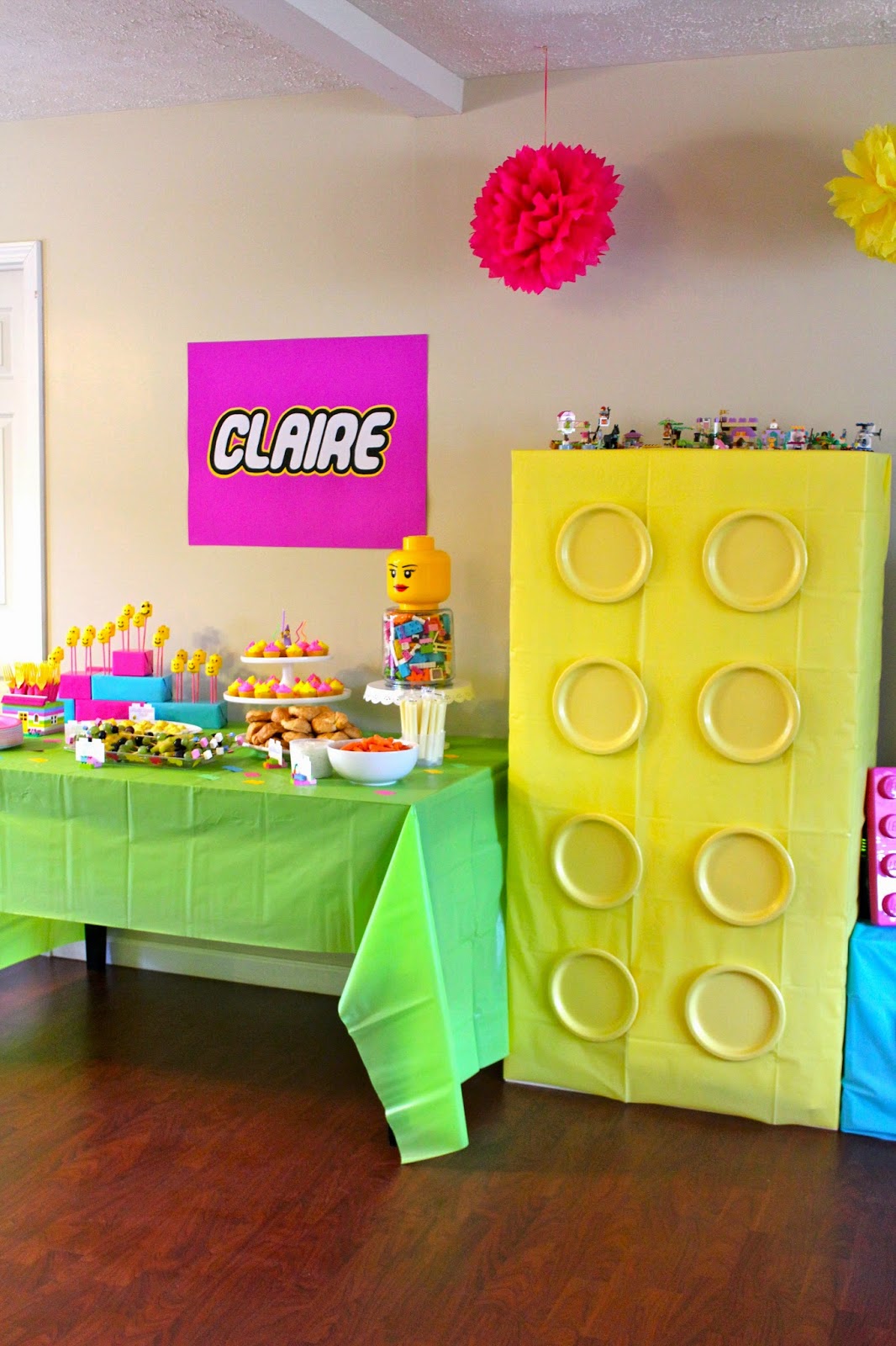 Schoolhouse Ronk: Claire's Girly Lego Party - The Decorations