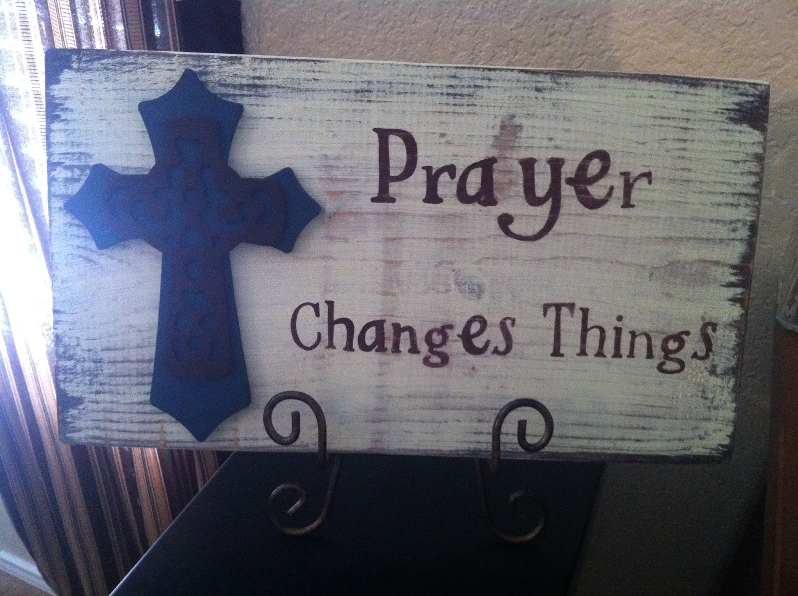Simply Inspired: Handmade Crafts: "Prayer Changes Things" Sign