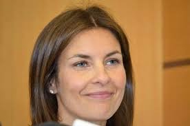 Segnavia: In sezione o dall'estetista? Ecco quando le camicette nere ...