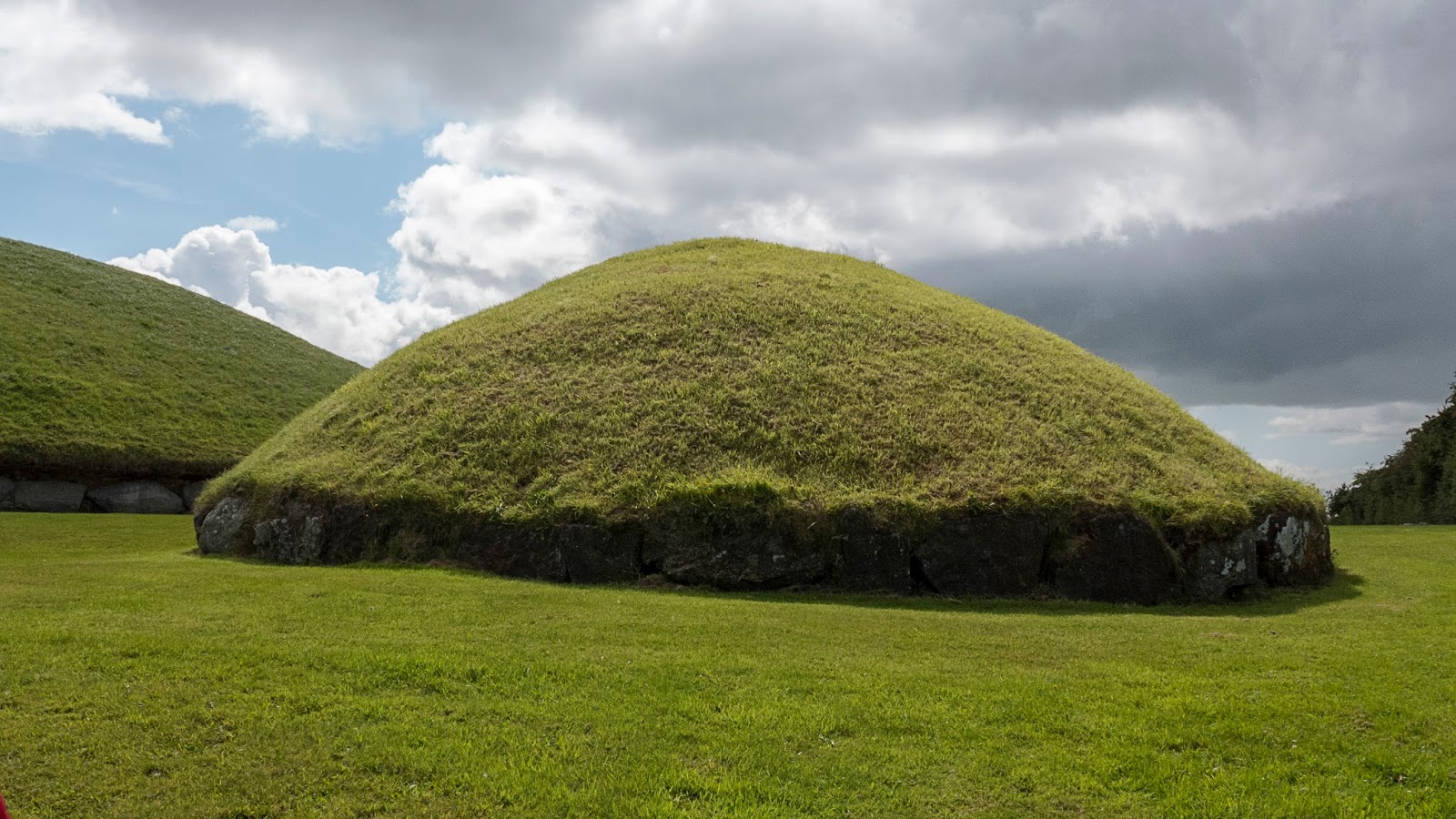 A Backpacker's Life: The Newgrange and Knowth Passage Tombs