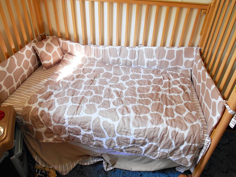 Beyond Bedding: Giraffe baby bedding review and giveaway!