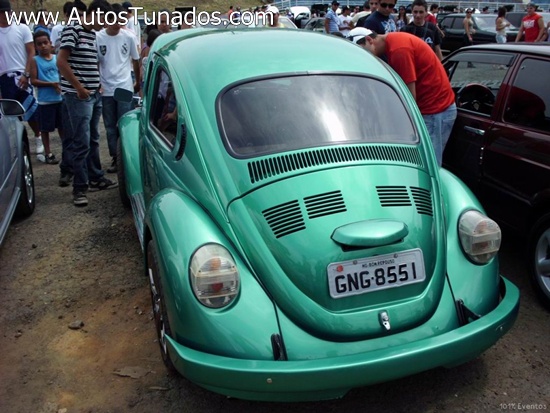 Fusca verde restaurado e tunado