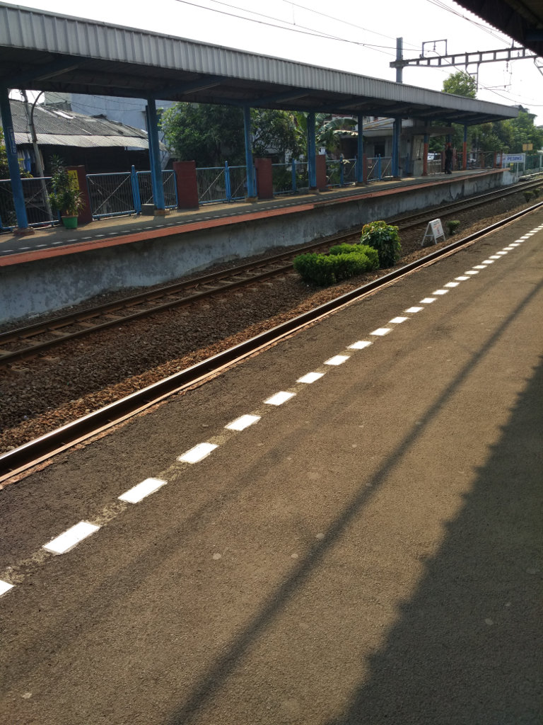 Yulilien: Stasiun Pesing di Pagi Hari