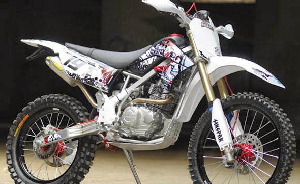 Geek Otomotif: Modifikasi Kawasaki Klx 150 Gaya Special Engine