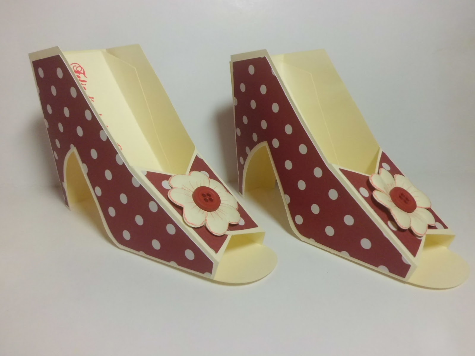 Annette Arte y Scrap: Cajita en Forma de Zapato