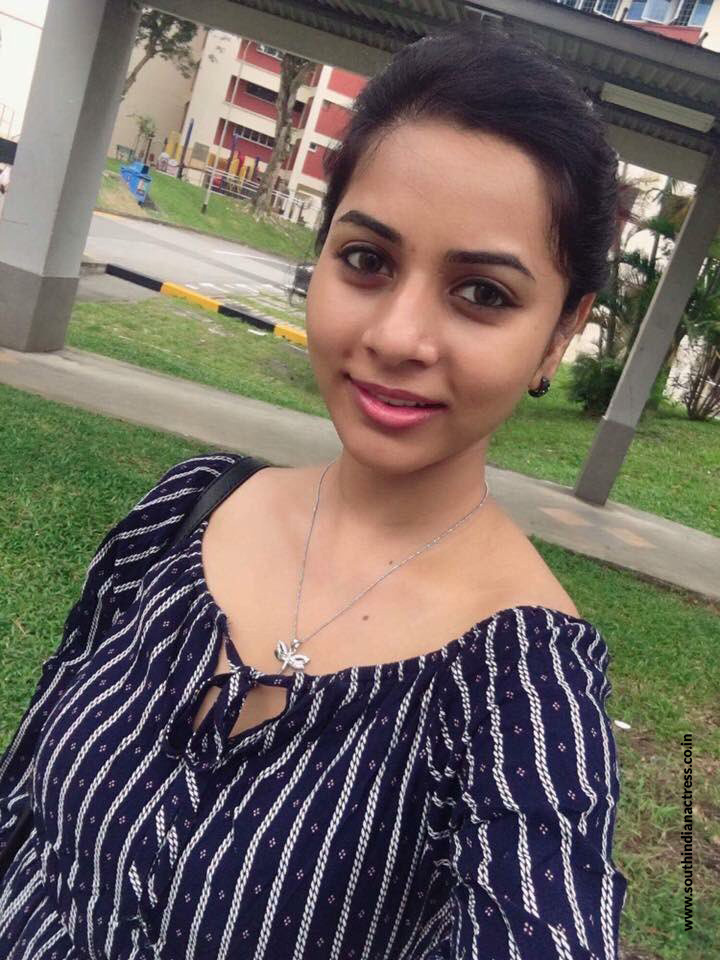 Suza Kumar Selfie Photos 2 - South Indian Actress