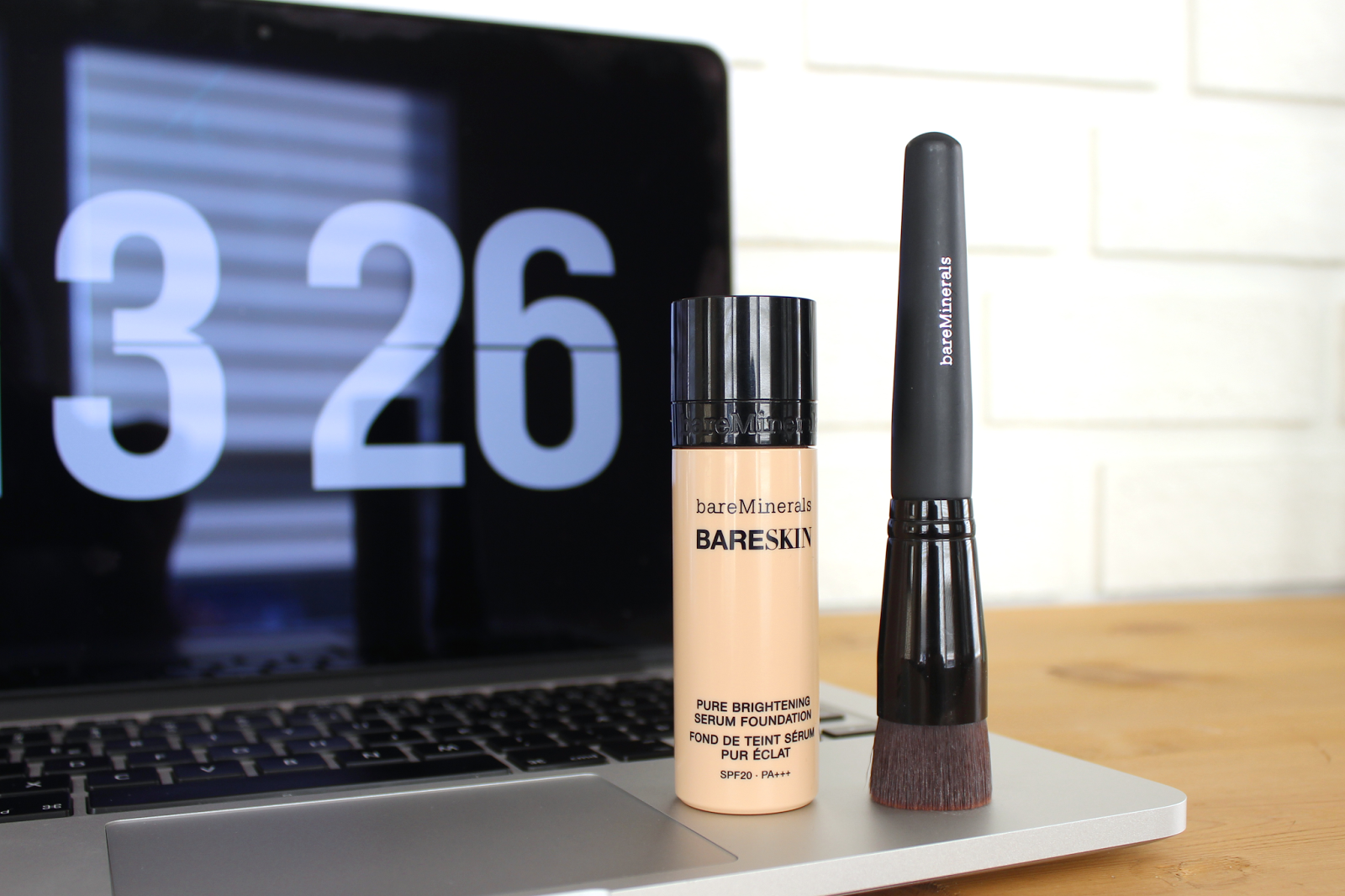Elín Likes: REVIEW | BARE MINERALS BARE SKIN FOUNDATION