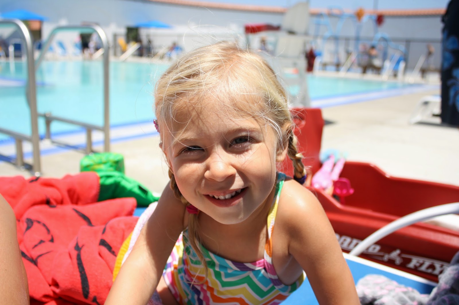 Aly's Bloggity Blog: Pool Days