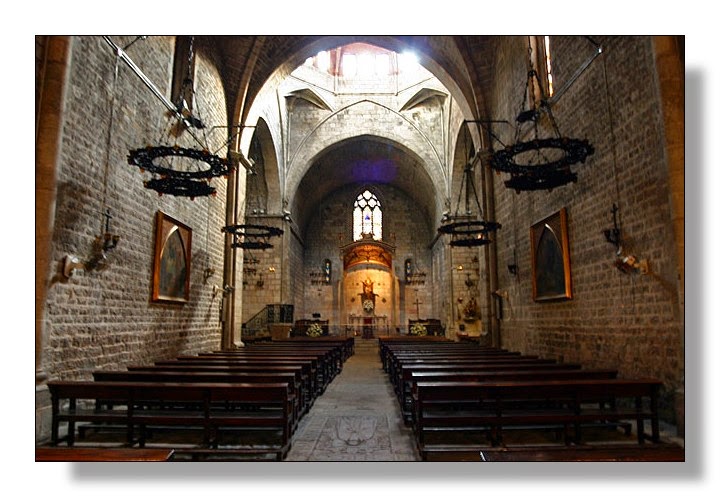Barcelona Surroundings: Santa Anna’s church, Barcelona’s hidden church