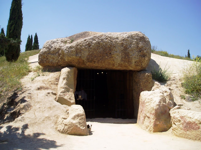 DOLMEN ALDAIA® | ¿Que es un Dolmen? - Datos interesantes: El Dolmen mas ...