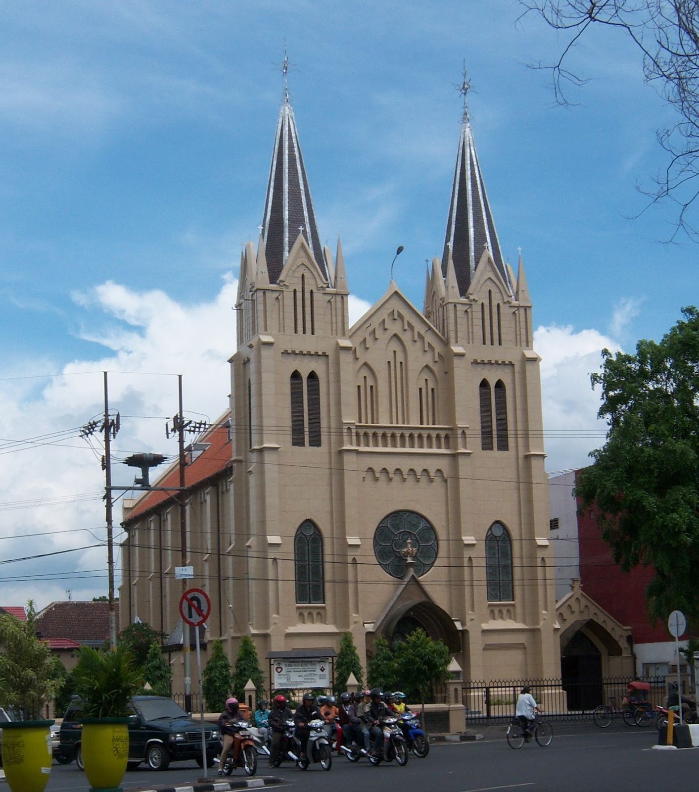 My World: Ruangan di gereja