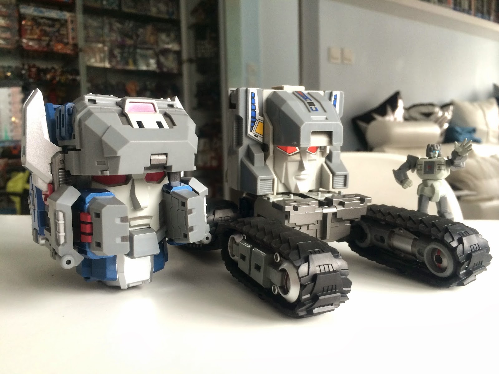 Heroic Decepticon: PE-DX03 - Perfect Effect Warden aka IDW's Fortress ...
