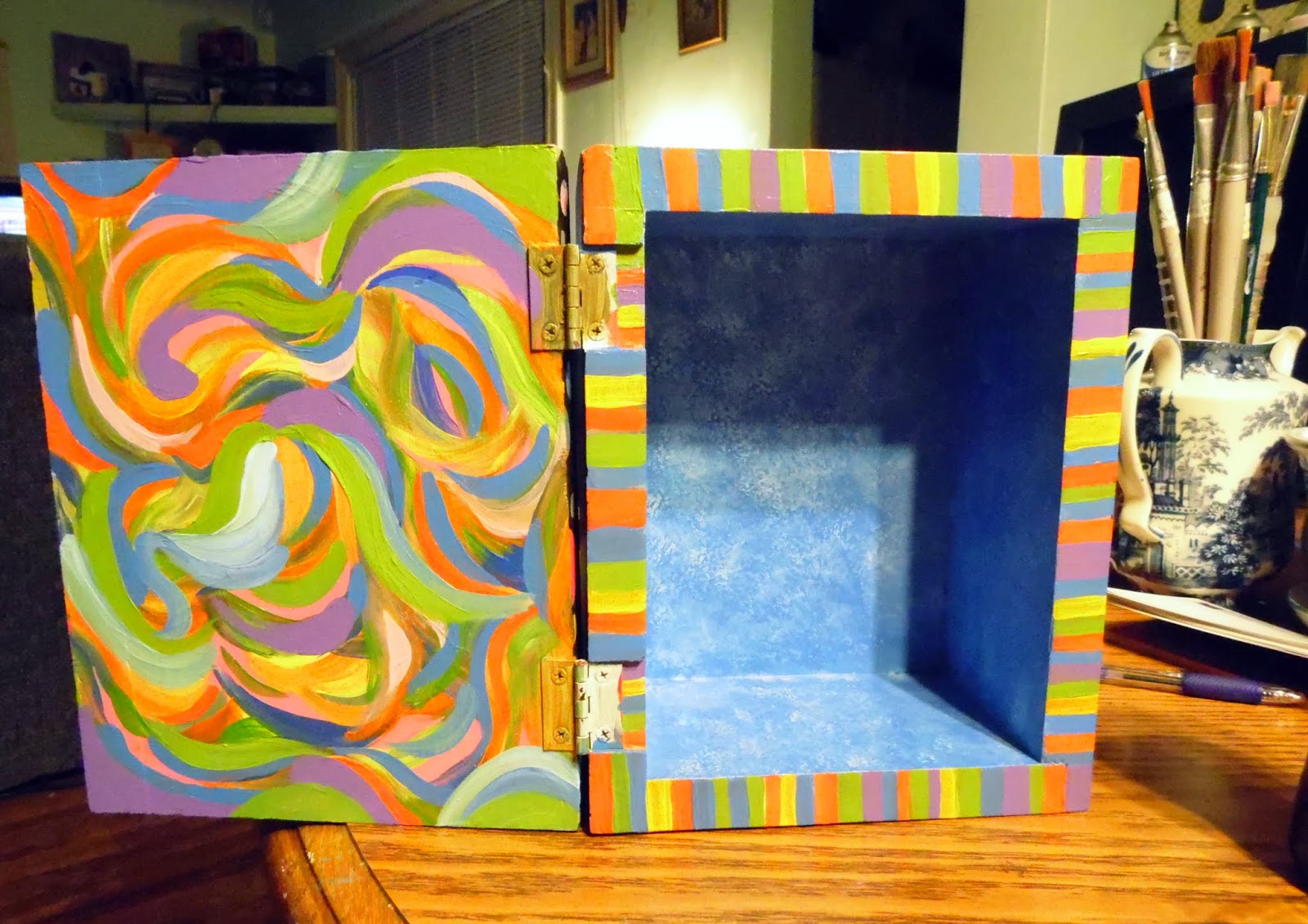 Paintersgarden: Inside the painted box