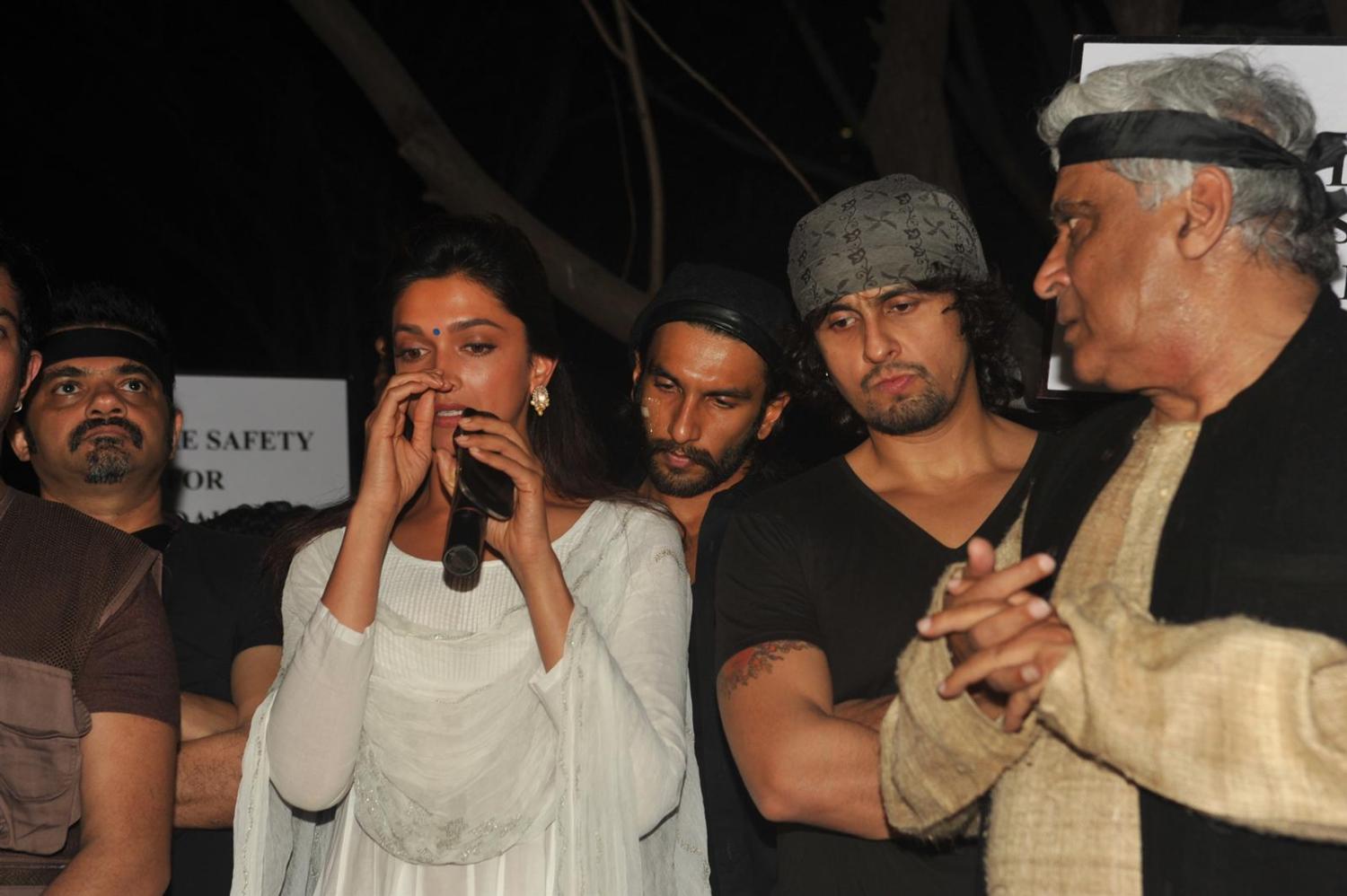 Deepika Padukone and Ranveer Singh at Candle March for Delhi Rape ...