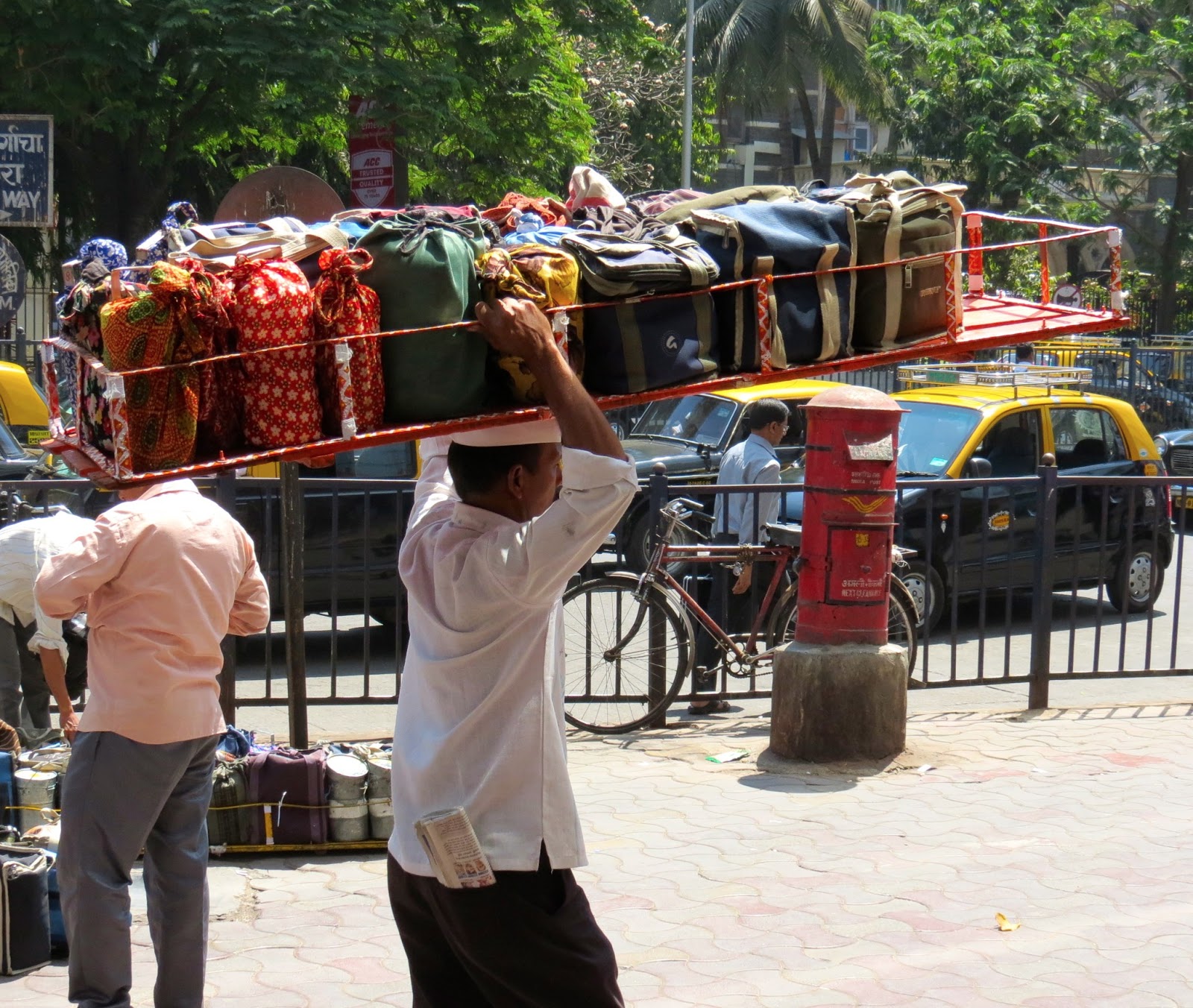 BombayJules: The Mumbai Dabbawalas - Dabba Dabba Do!