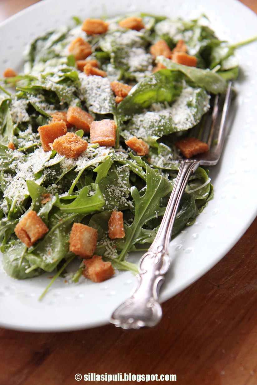 SILLÄ SIPULI: Caesar salaatti kalakastikkeella