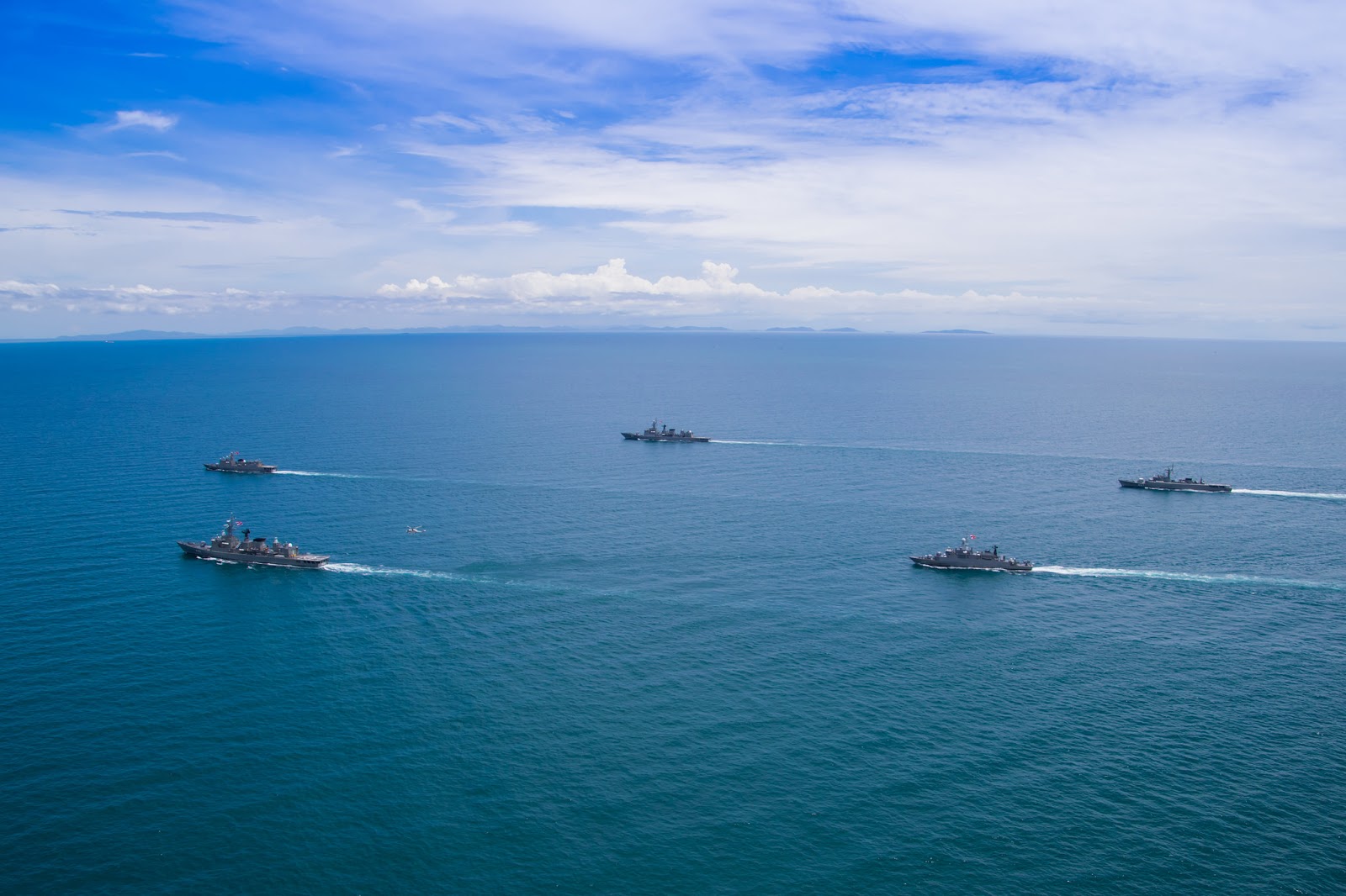 THAIDEFENSE-NEWS: Warships Of The Royal Thai Navy in Training Exercise