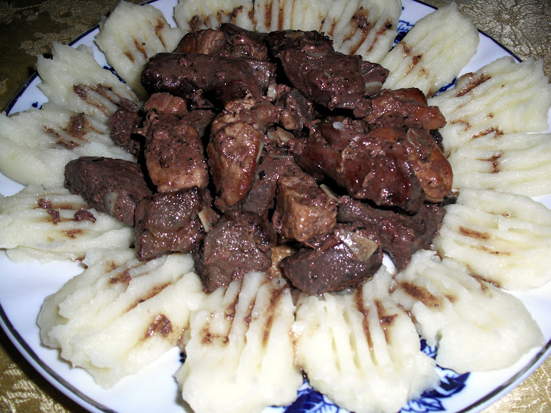 Retete simple,sanatoase si gustoase: Tochitura de porc cu organe