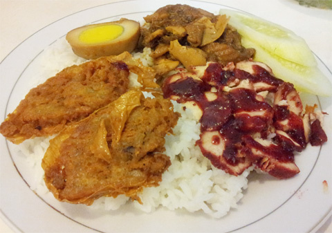 NASI CAMPUR ~ Food Tasting With Benu Buloe