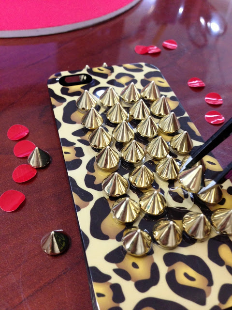 iLoveToCreate Blog: Spiked iPhone DIY using Jewelry & Metal Tabs