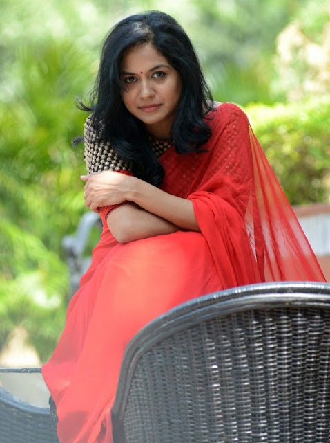Telugu Singer Sunitha Upadrashta Red Saree Images | Indian Filmy Actress