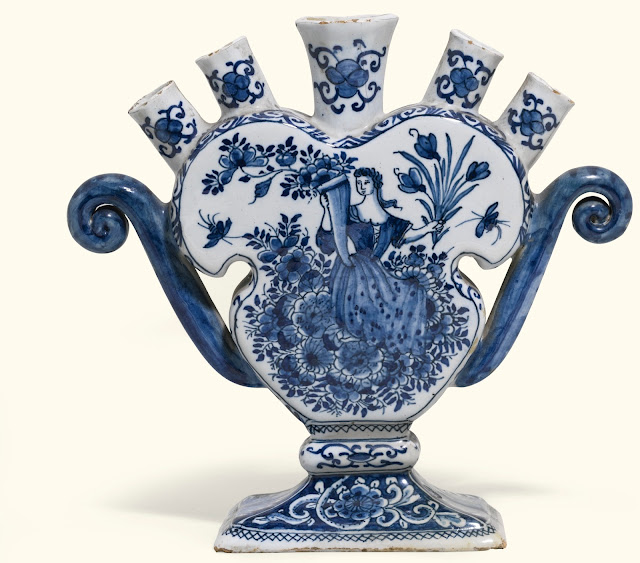 Eye For Design: Decorating With Blue And White Tulipieres