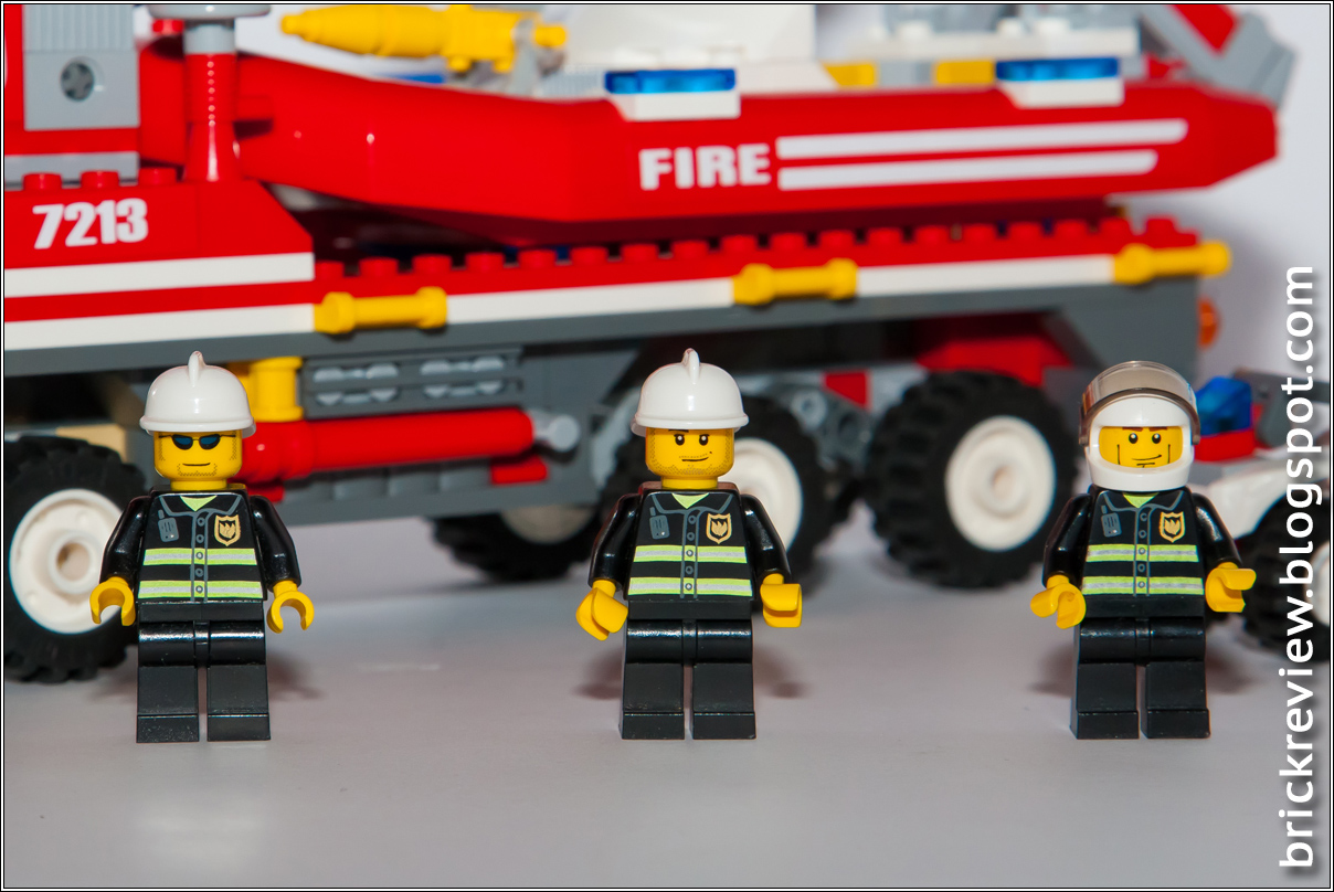Brickreview: LEGO 7213: Autogru' e gommone dei pompieri