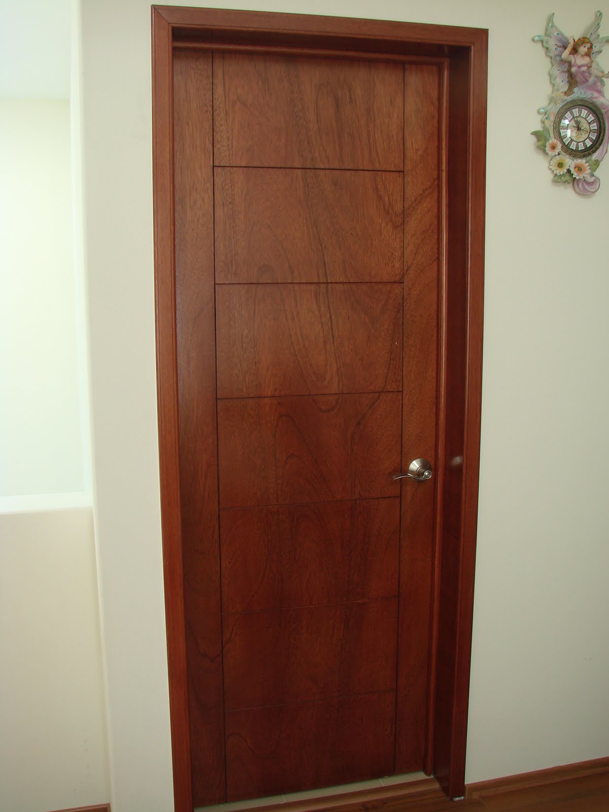 Cocinas Integrales, vestidores, closets, etc.: Puertas en Madera