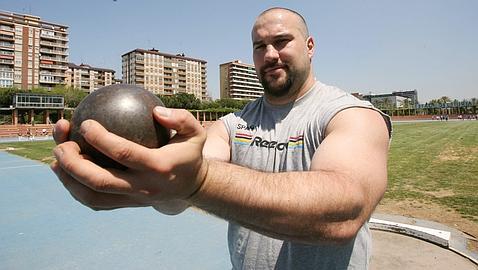 El atleta Manolo Martinez busca casa en Renedo de Valderaduey