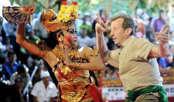 Contoh Tari Rakyat adalah | Macam-Macam Tarian di Indonesia