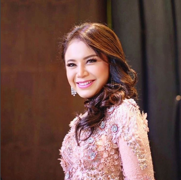 Biografi Artis Rossa