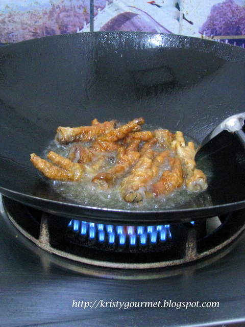 Braised Chicken Feet Mushroom 冬菇焖鸡脚