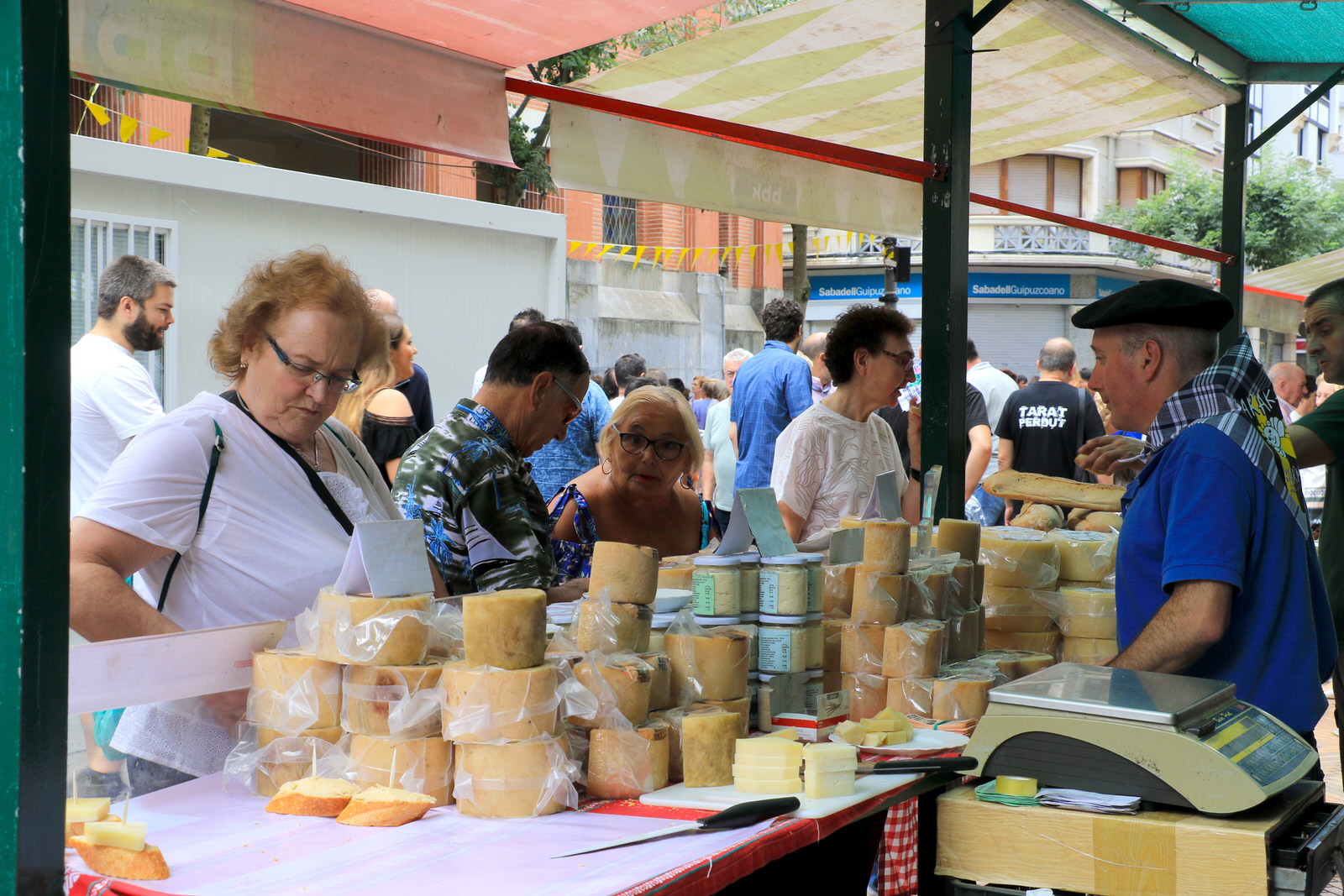 Las fiestas viven un último domingo multitudinario con la feria agrícola