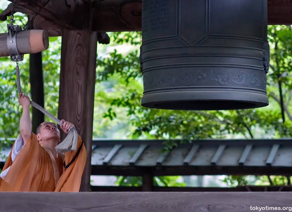 Random Thoughts: Memories of Japan: Joya no Kane: Ringing of the Temple ...