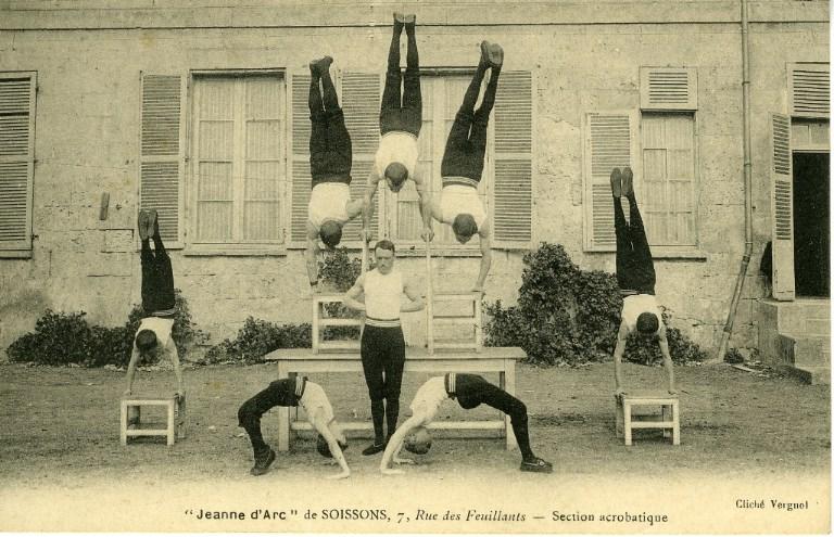 l'oeil en marche: magie de l'acrobatie !! pyramides et saltos