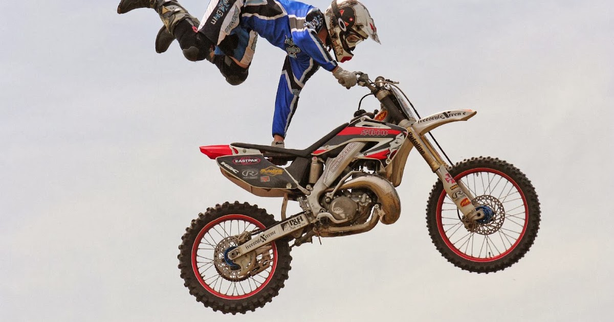 Bike Stunt Videos: Amazing Bike Stunt Photographs