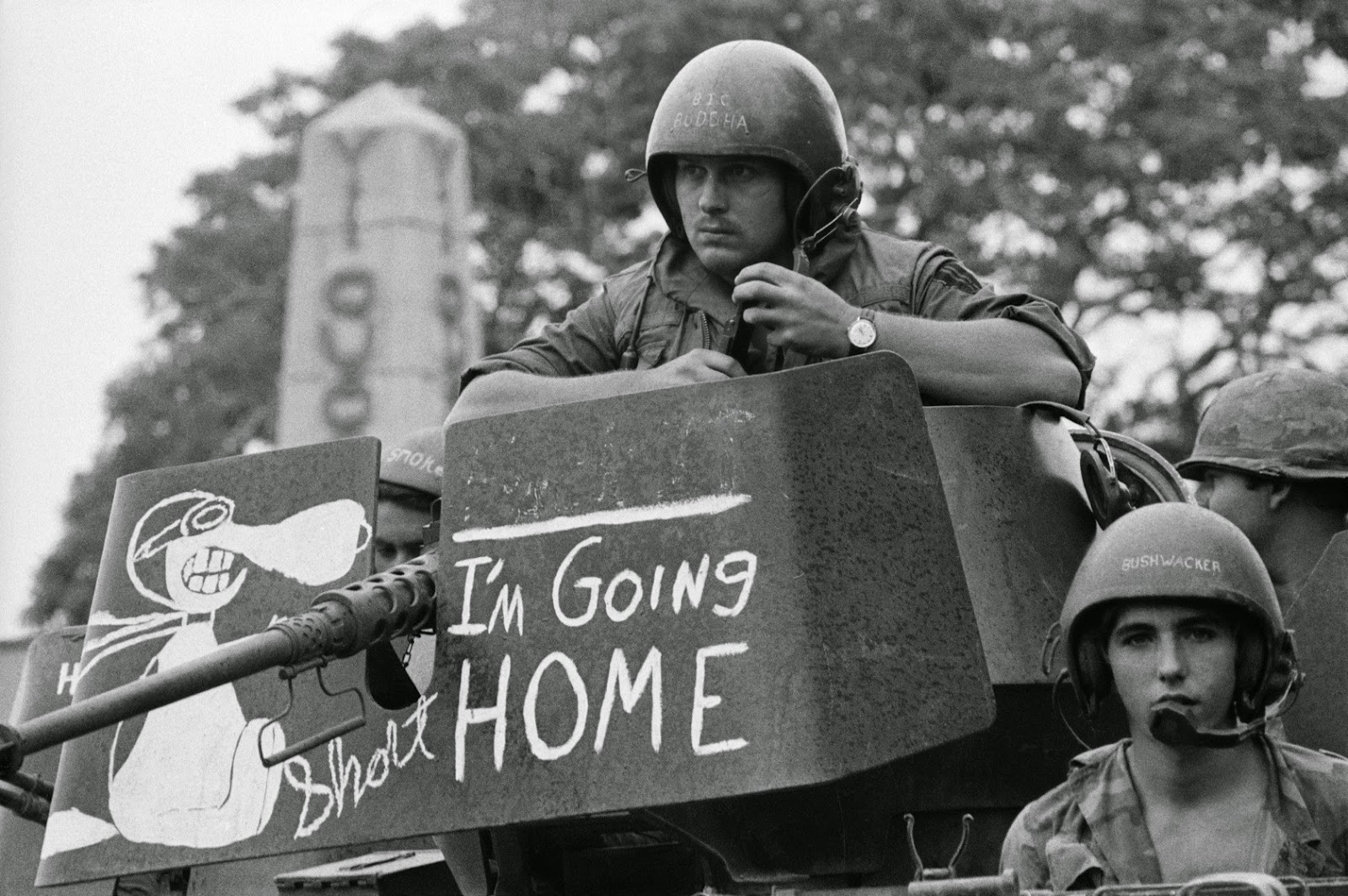 SOUVENEZ-VOUS 44: VIETNAM GRAFFITIS