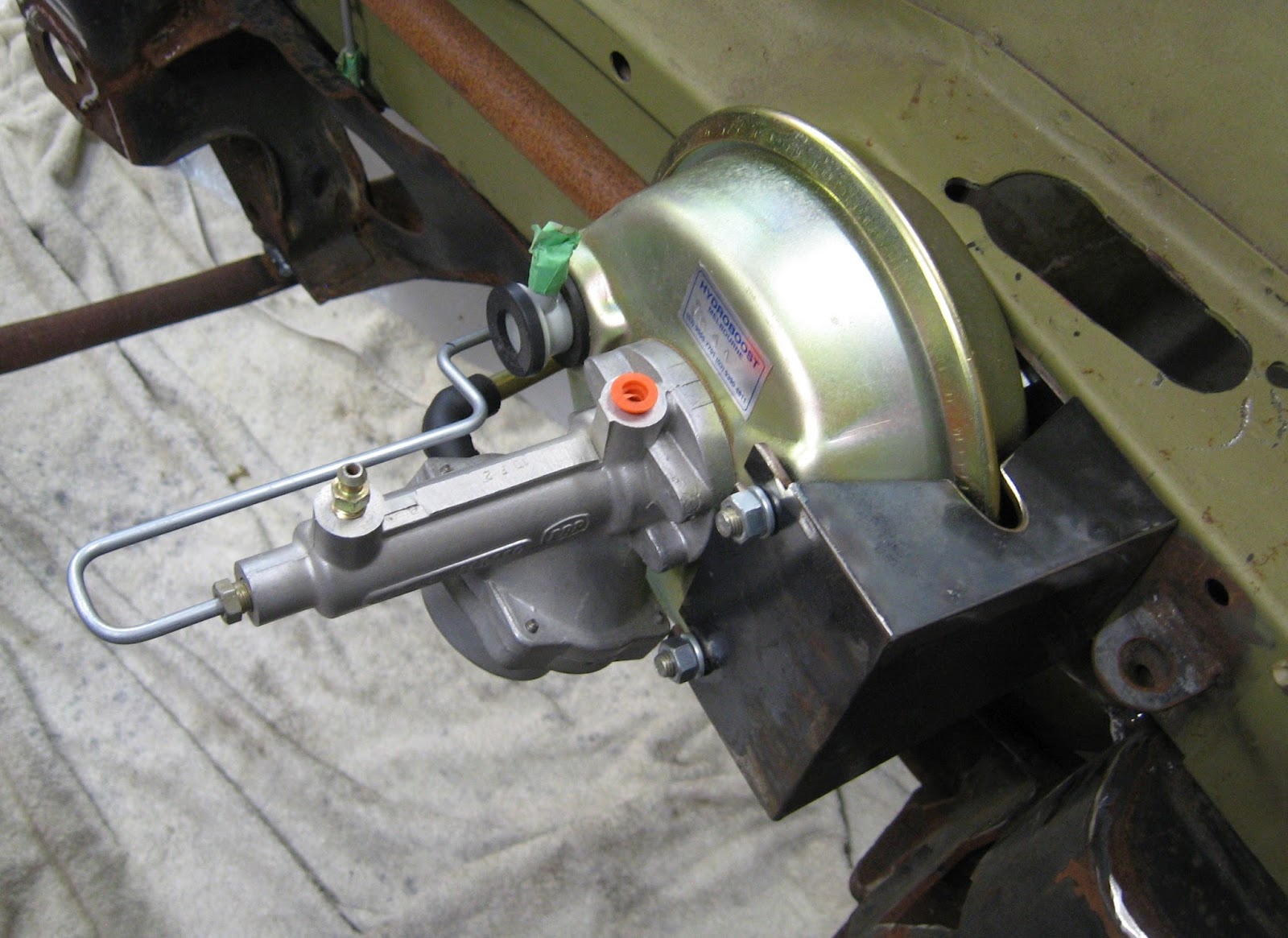Brake booster brace