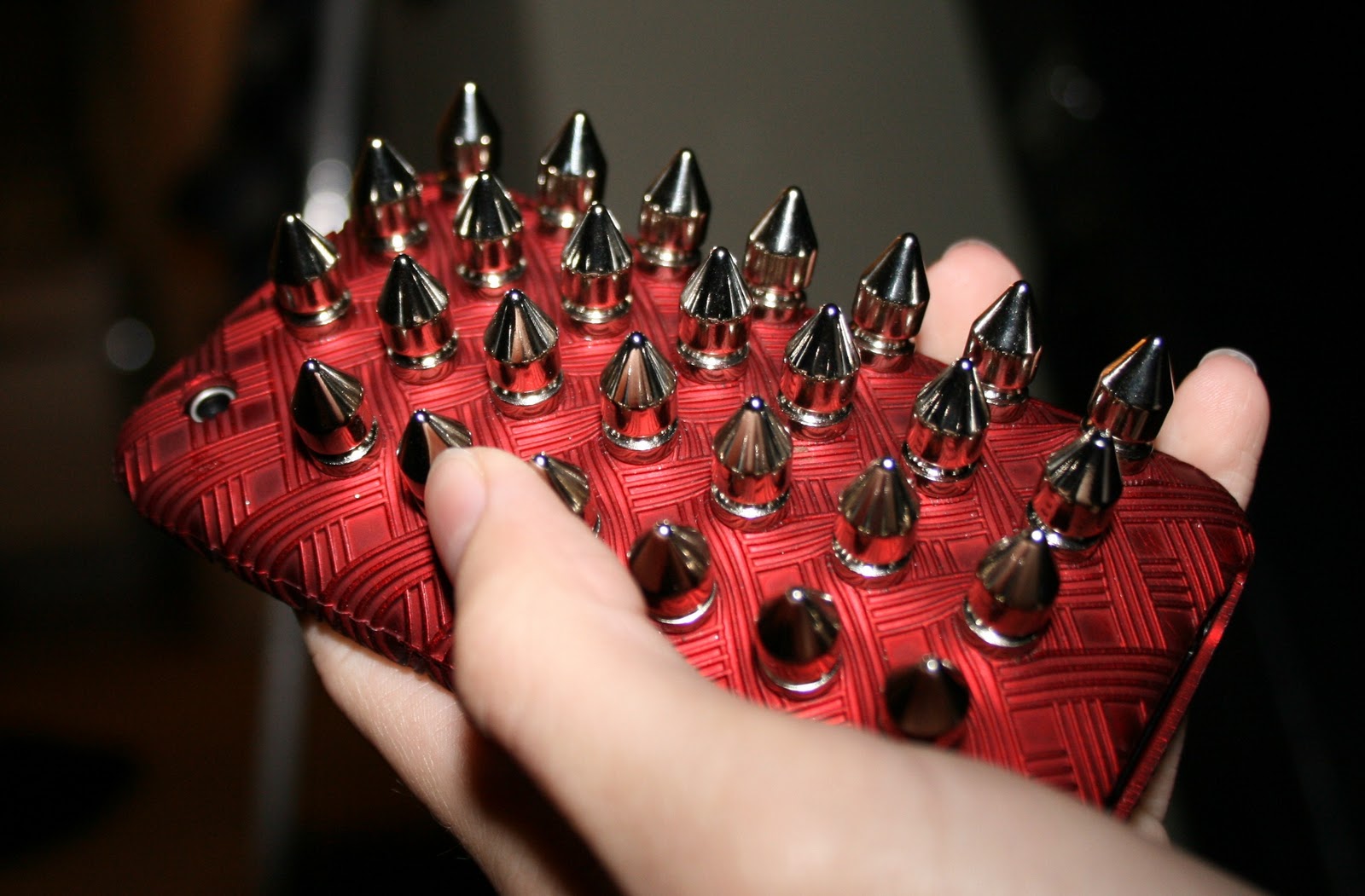 ASHLEY TREECE: DIY-Spiked iPhone Cover