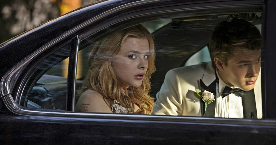 SNEAK PEEK : More New Footage From "Carrie"