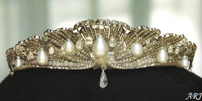 Artemisia's Royal Jewels: Requests Sunday: The Spanish Mellerio Shell Tiara
