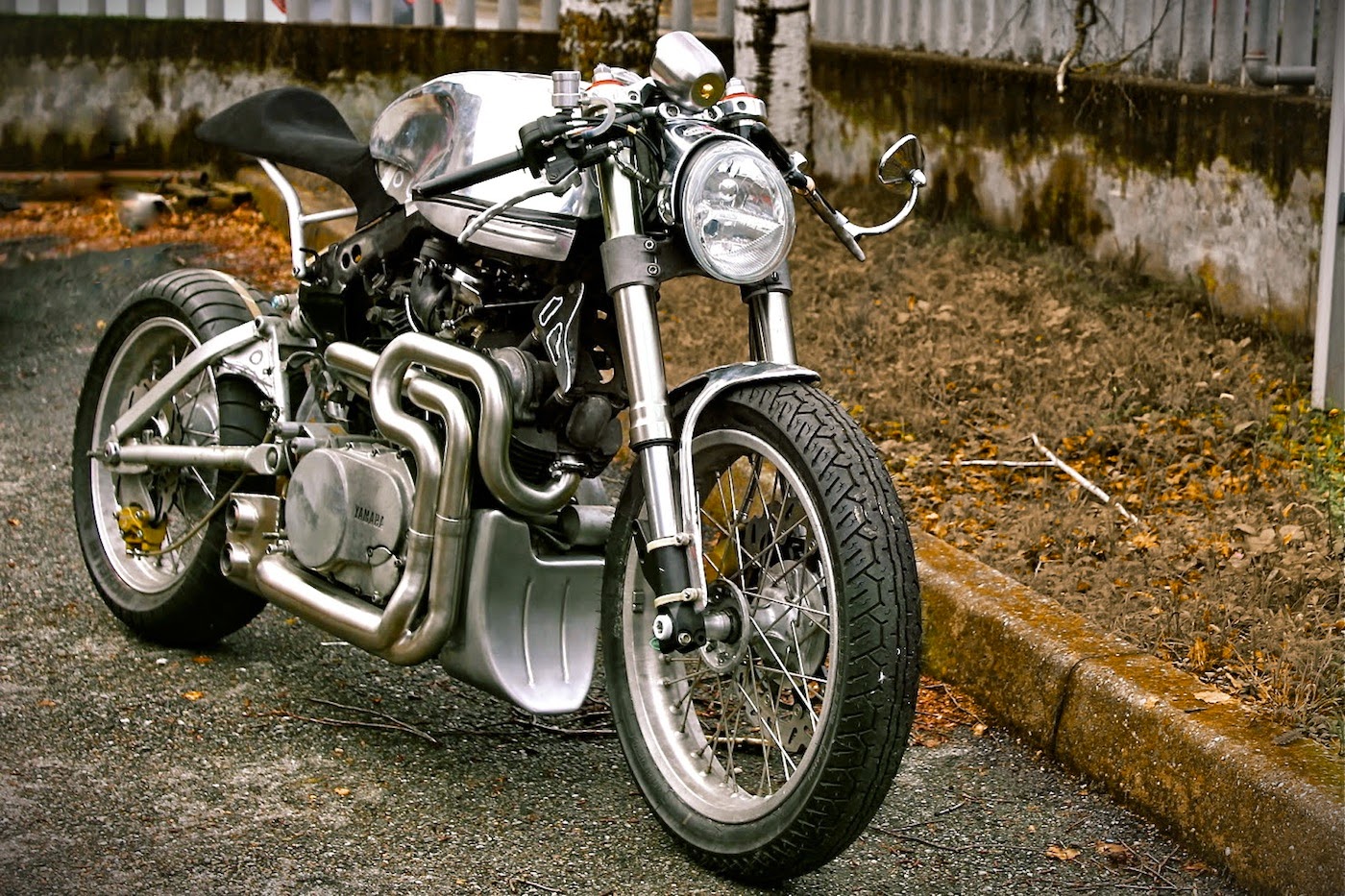 BLACK CAT garage : Yamaha TR1 Cafe Racer "Fireball"